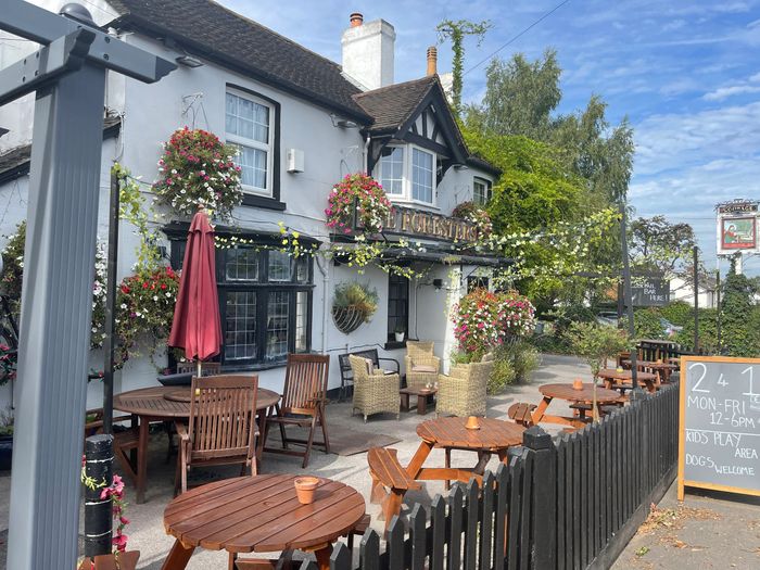 The Foresters Arms Bagshot - Pub, Restaurant