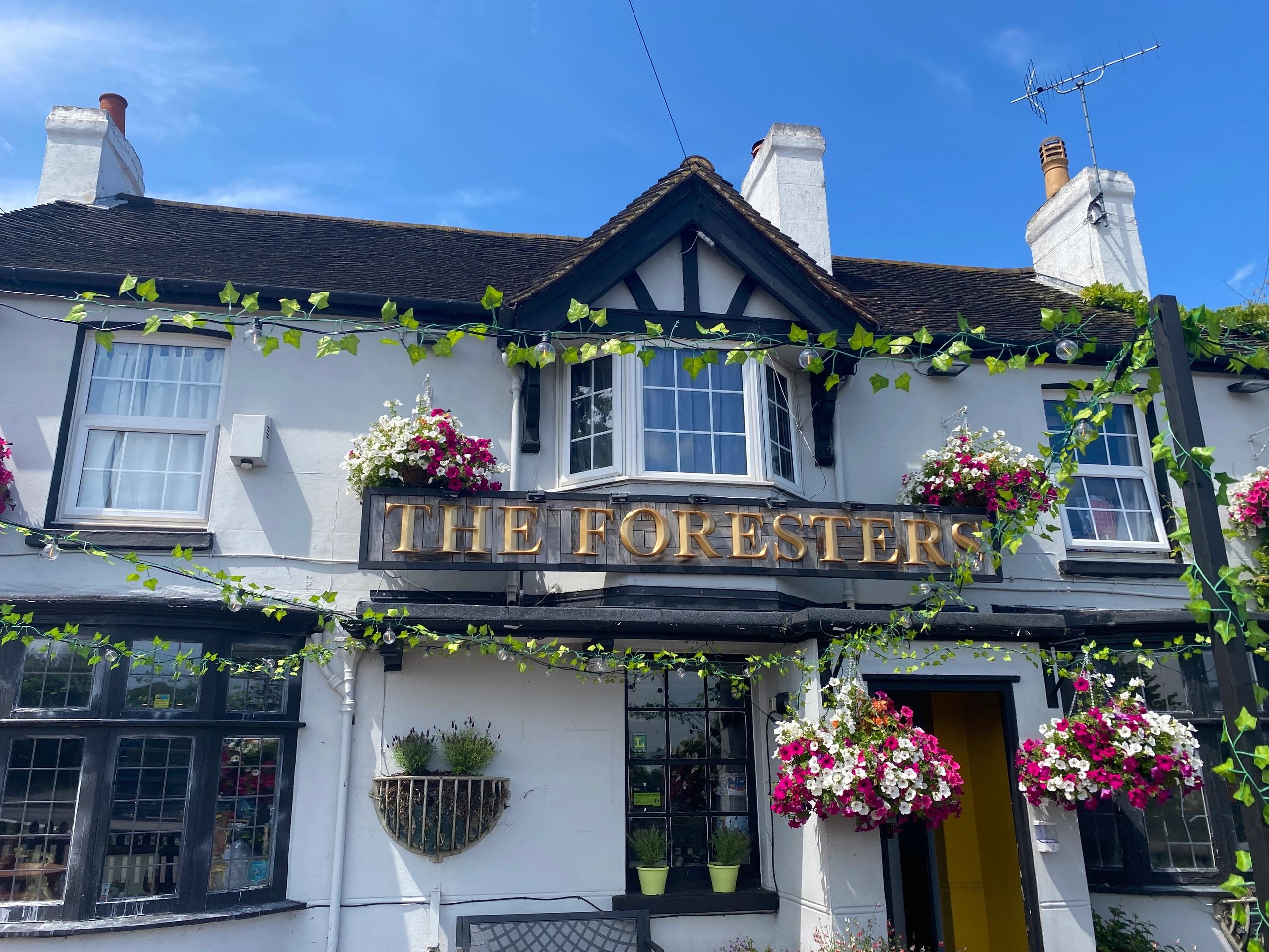 CONTACT US | The Foresters Arms Bagshot