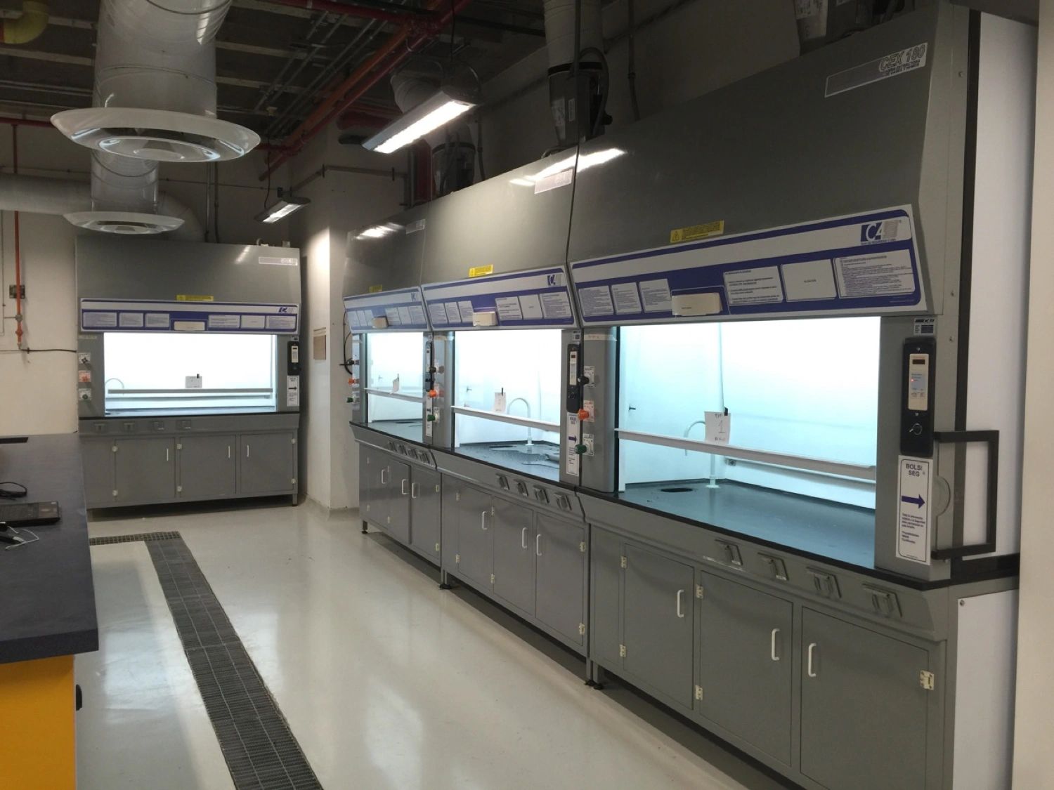 Recomendaciones al trabajar en una Cabina Extractora de Gases