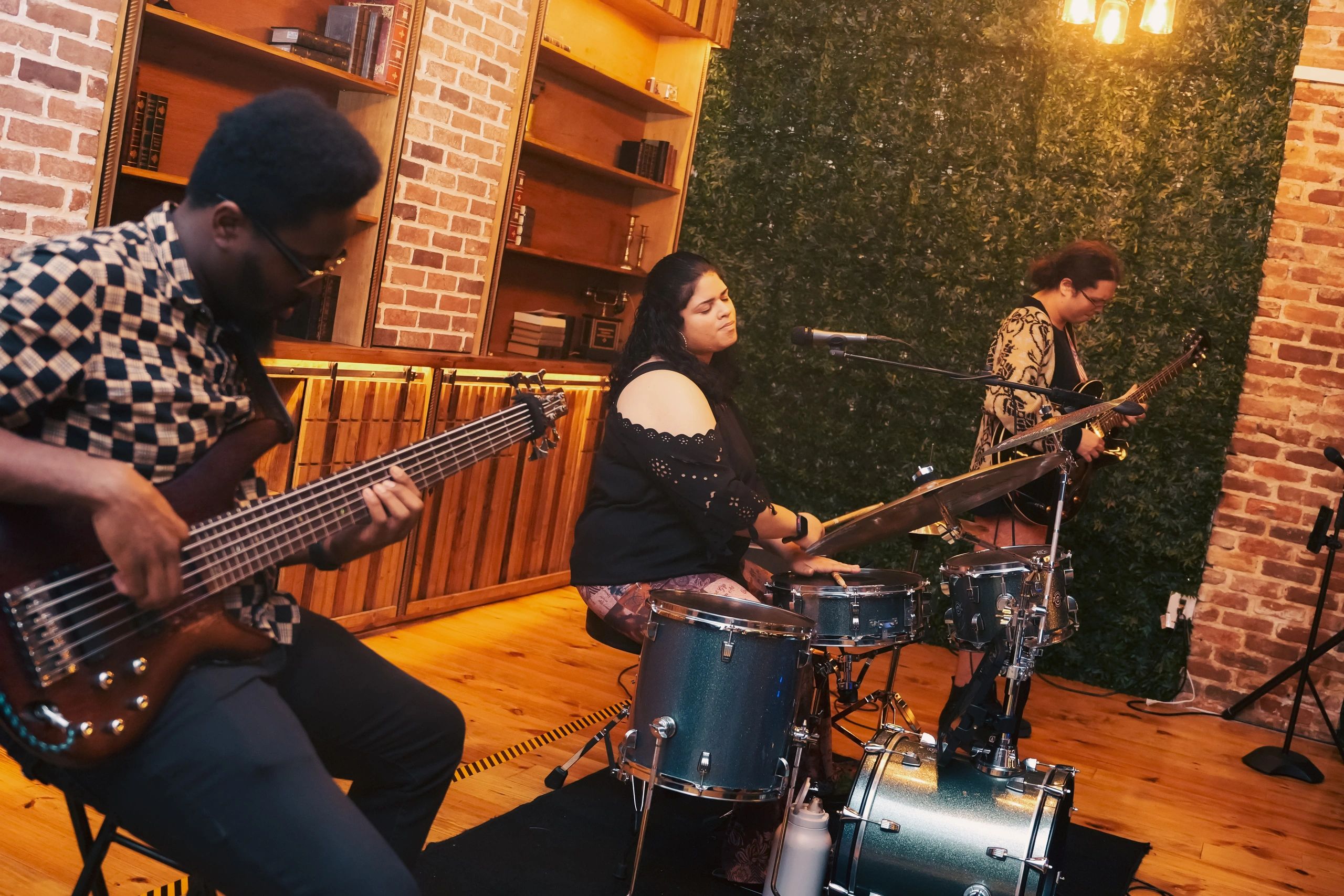 Home [shaybutterband.com]