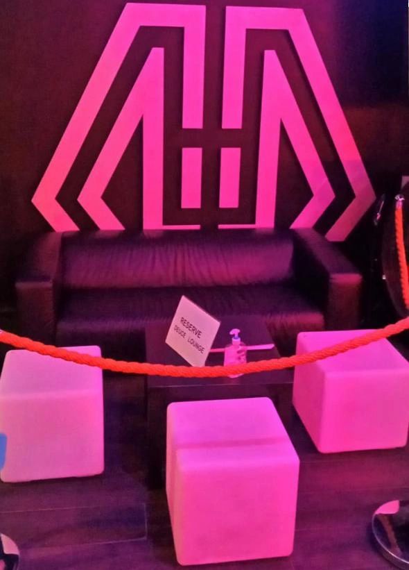 DEUCE LOUNGE LONDON - Restaurant Bar Lounge - Barking, England