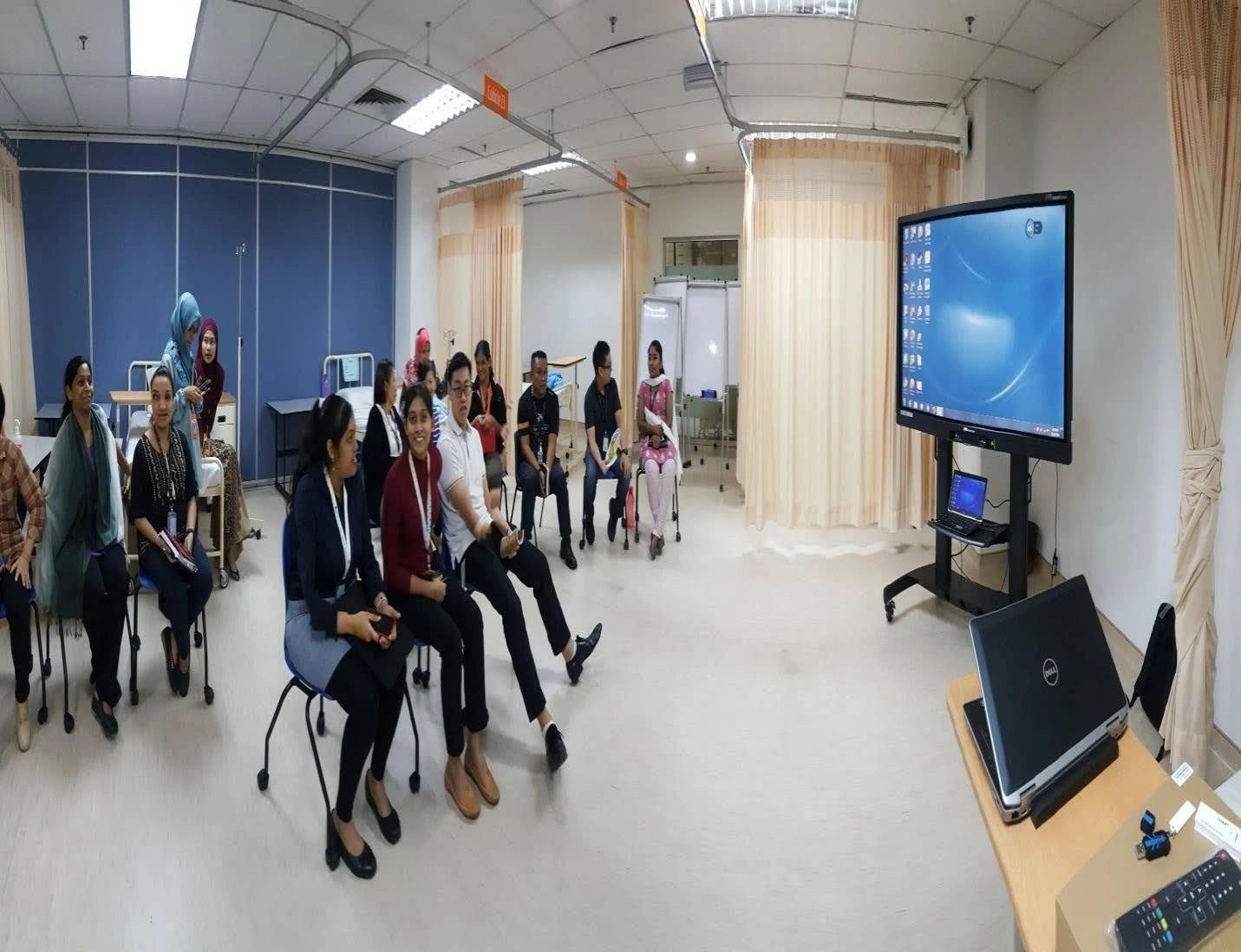 Tired of Your Old Projector? Meet the Smartboard