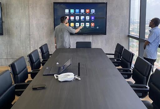 Smartboard: The 3-In-1 Display, Whiteboard, and Computer Solution