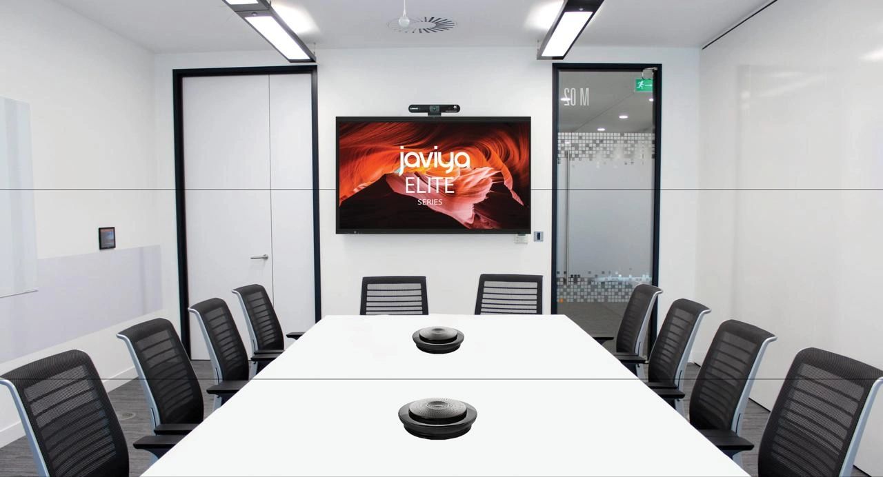 Top 5 Smart Devices Every Meeting Room Needs for Better Teamwork