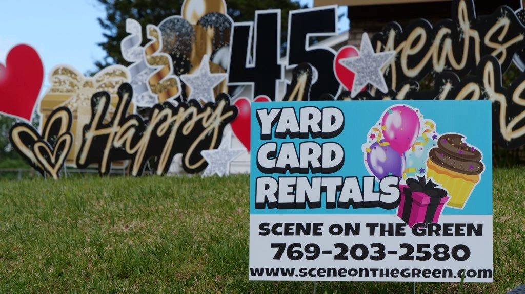 Scene on the Green - Yard Signs - Vicksburg, Mississippi
