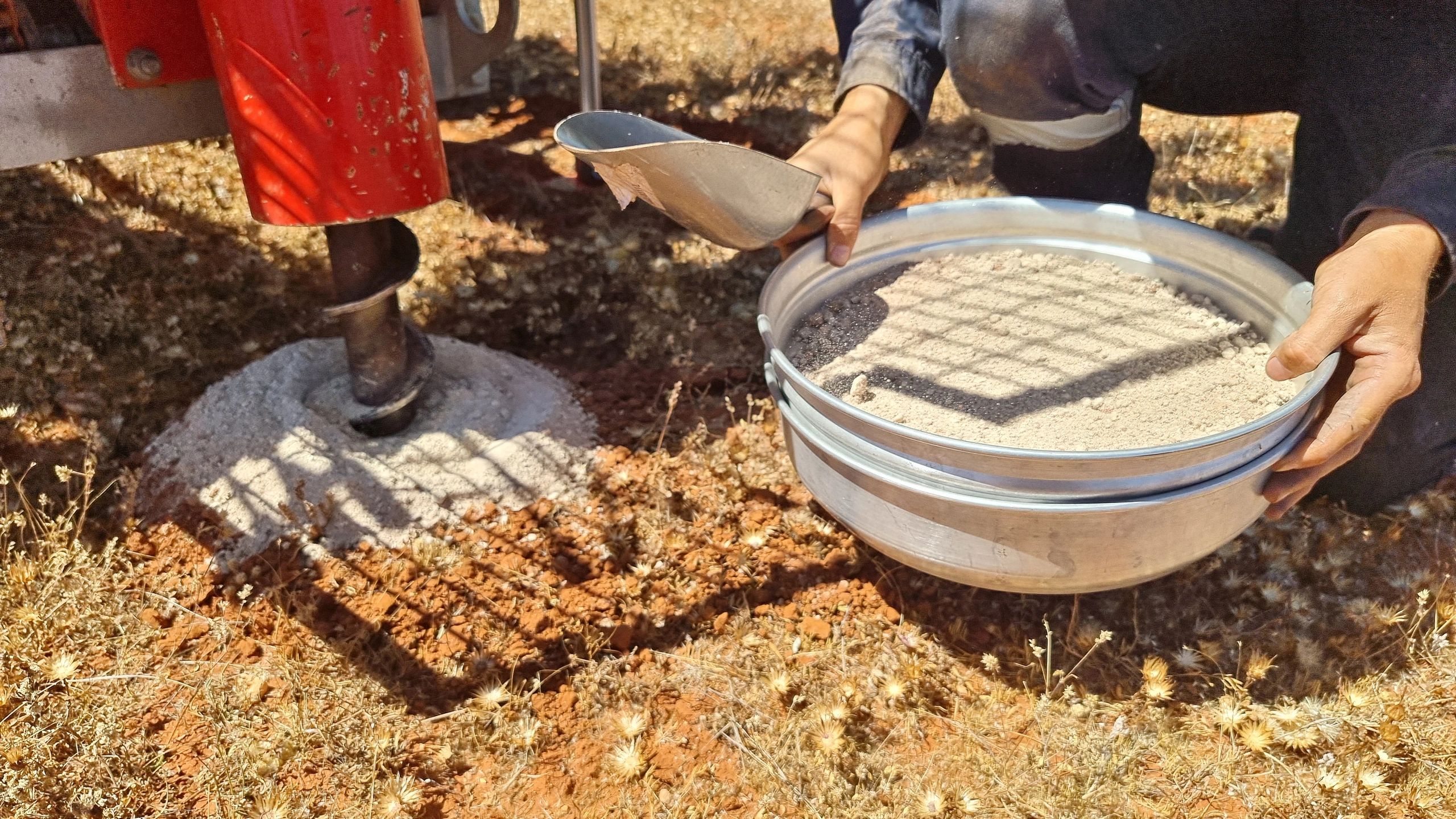 Different sampling methods for auger drilling