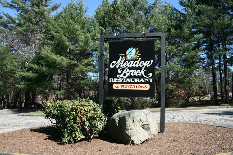 meadowbrookhanson.com - Family Restaurant - Hanson, Massachusetts