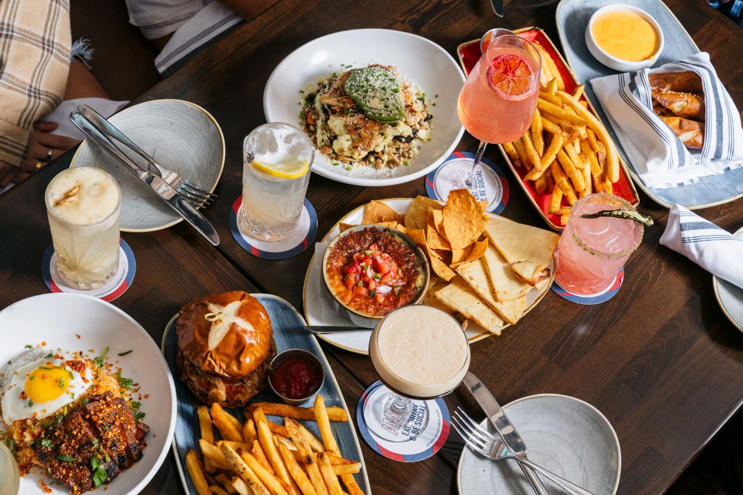 Five Best Happy Hour Spots in Boca Raton