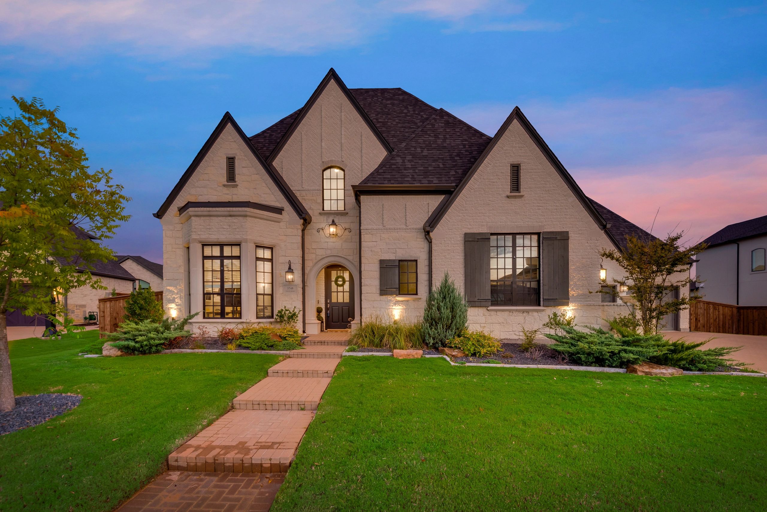 3749 Hamilton Heights