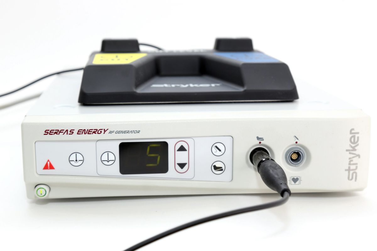 Stryker 279-000-000 Serfas Energy RF Generator with 279-000-010 Footswitch