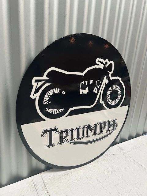TRIUMPH MOTORCYCLES 560 MM DIAMETER ROUND SIGN