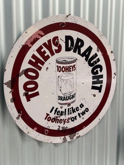 TOOHEYS DRAUGHT 560 MM DIAMETER ROUND METAL SIGN