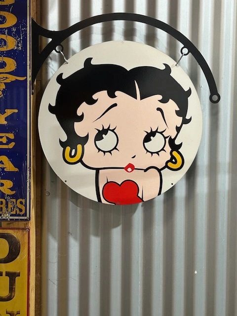 BETTY BOOP DOUBLE SIDED 560 MM DIAMETER METAL SIGN & HEAVY DUTY HANGER