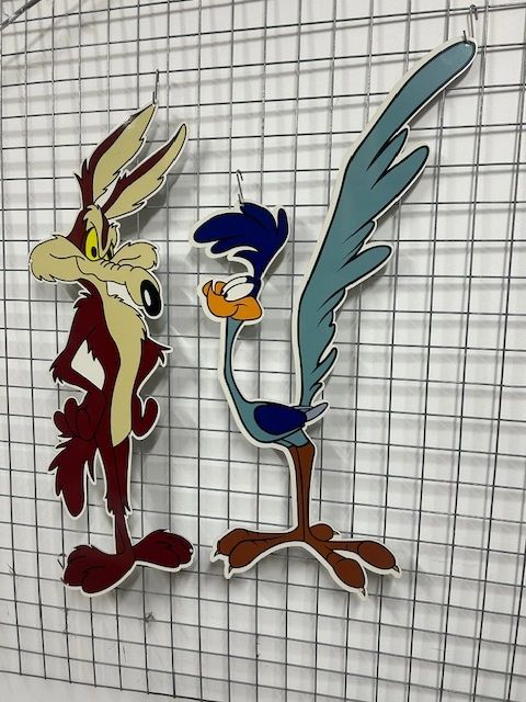 ROAD RUNNER WILE E COYOTE (PAIR) LARGE DIE CUT HEAVY DUTY METAL SIGNS