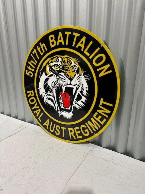 AUSTRALIAN ARMY 5TH/7TH BATTALION RAR 560 MM ROUND METAL SIGN