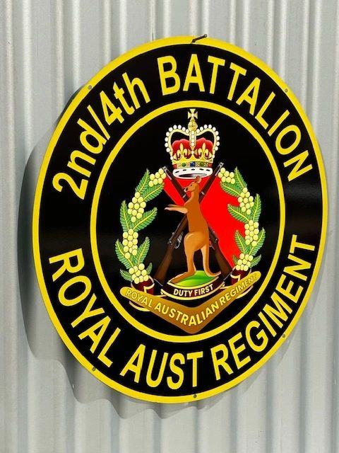 AUSTRALIAN ARMY 2ND / 4TH BATTALION RAR 560 MM ROUND METAL SIGN