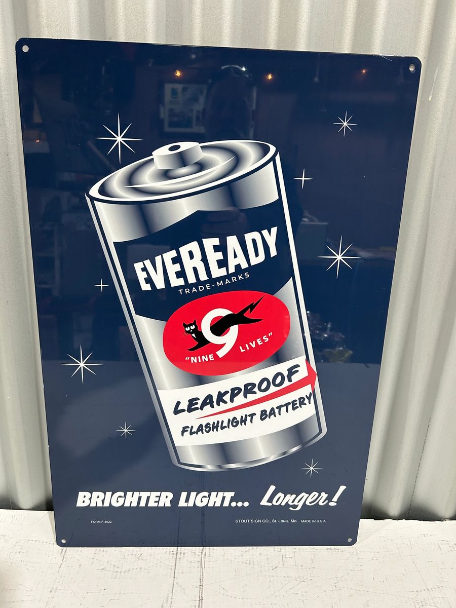 EVEREADY BATTERIES 600 MM X 400 MM METAL SIGN