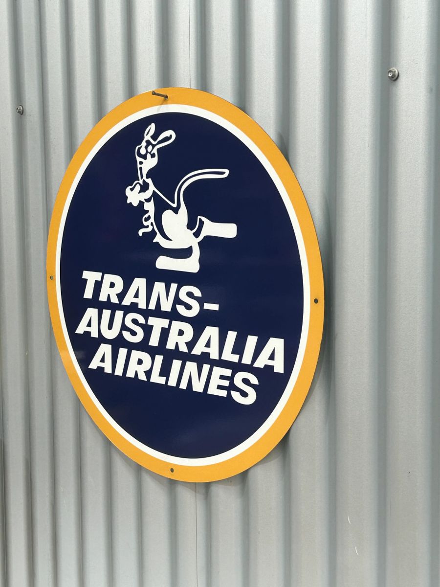 TAA TRANS AUSTRALIAN AIRLINES 560 MM DIAMETER ROUND METAL SIGN