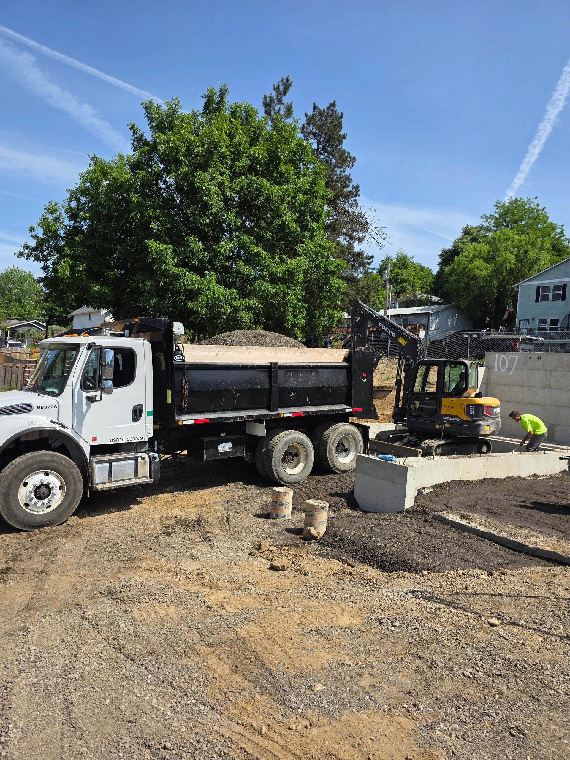 Expert Excavating Contractor for Your Construction Needs