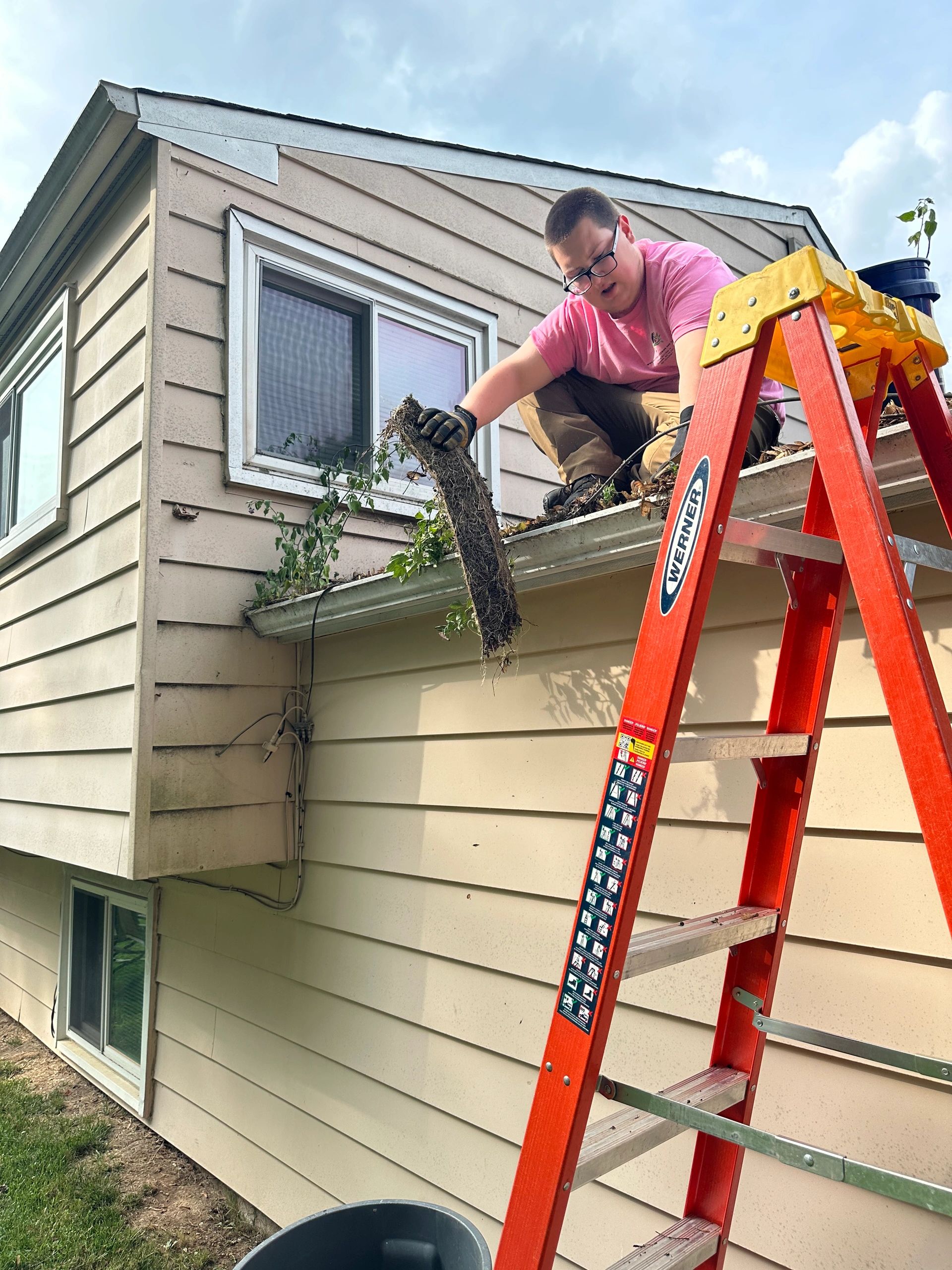 Expert Gutter Cleaning Services & Yard Care Solutions