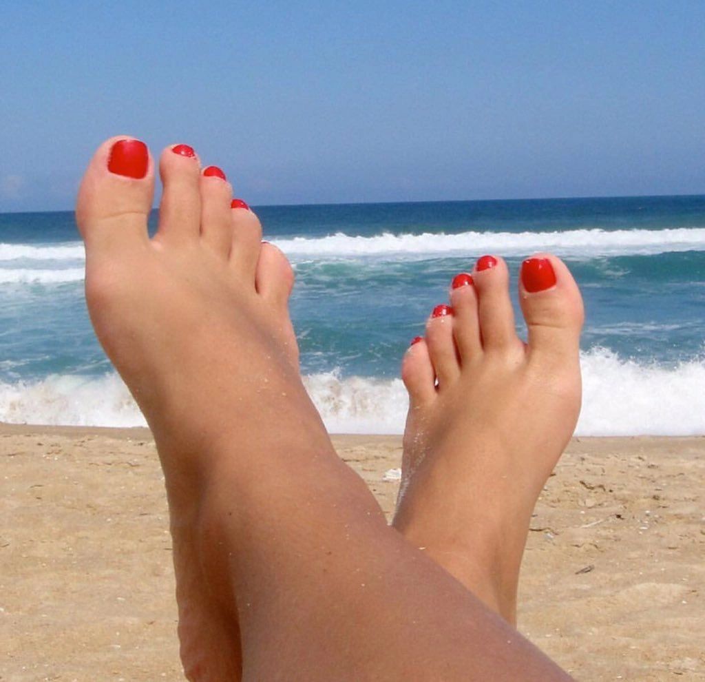 Loves Feet!