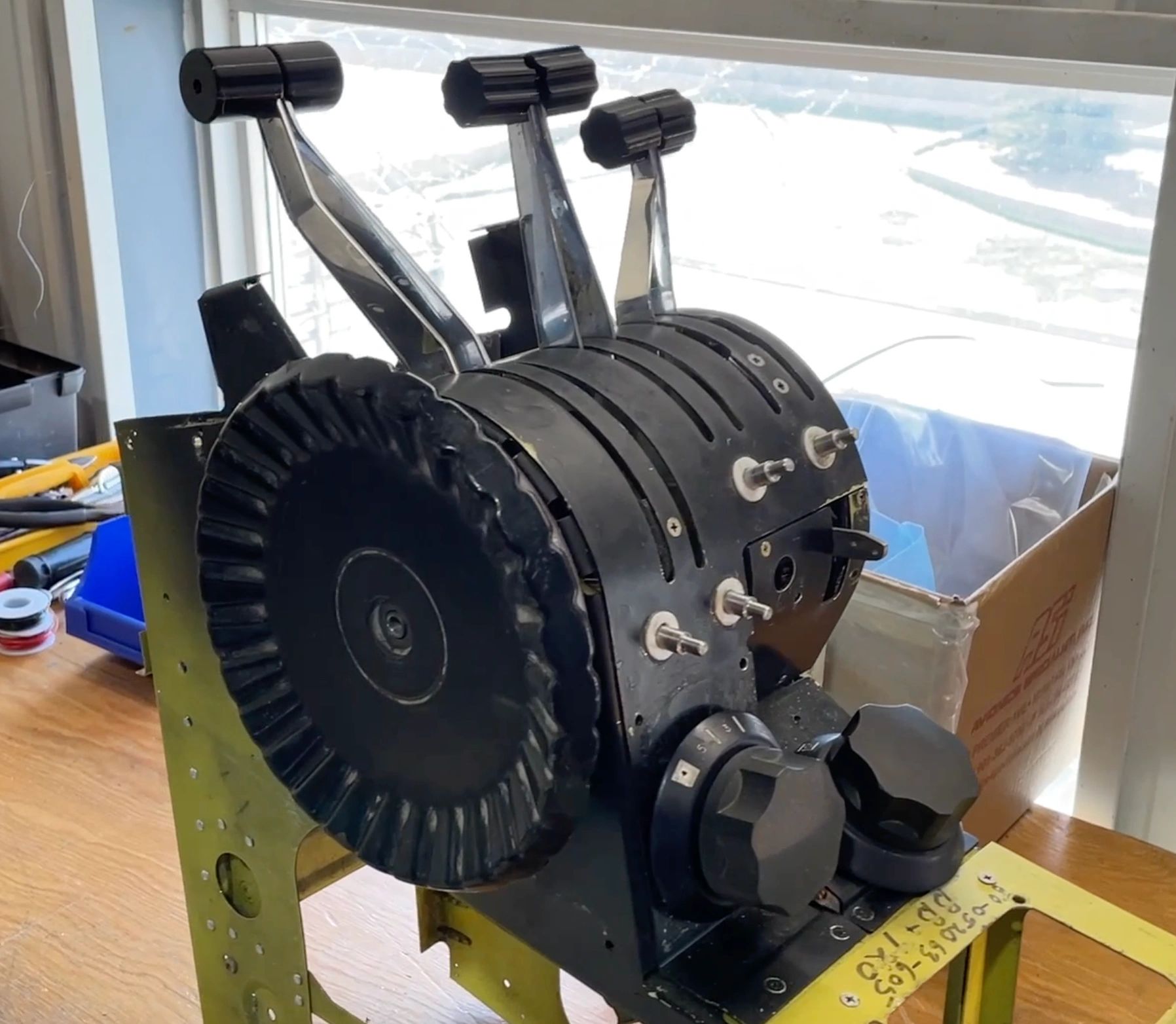 Rebuilding the throttle quadrant of the King Air