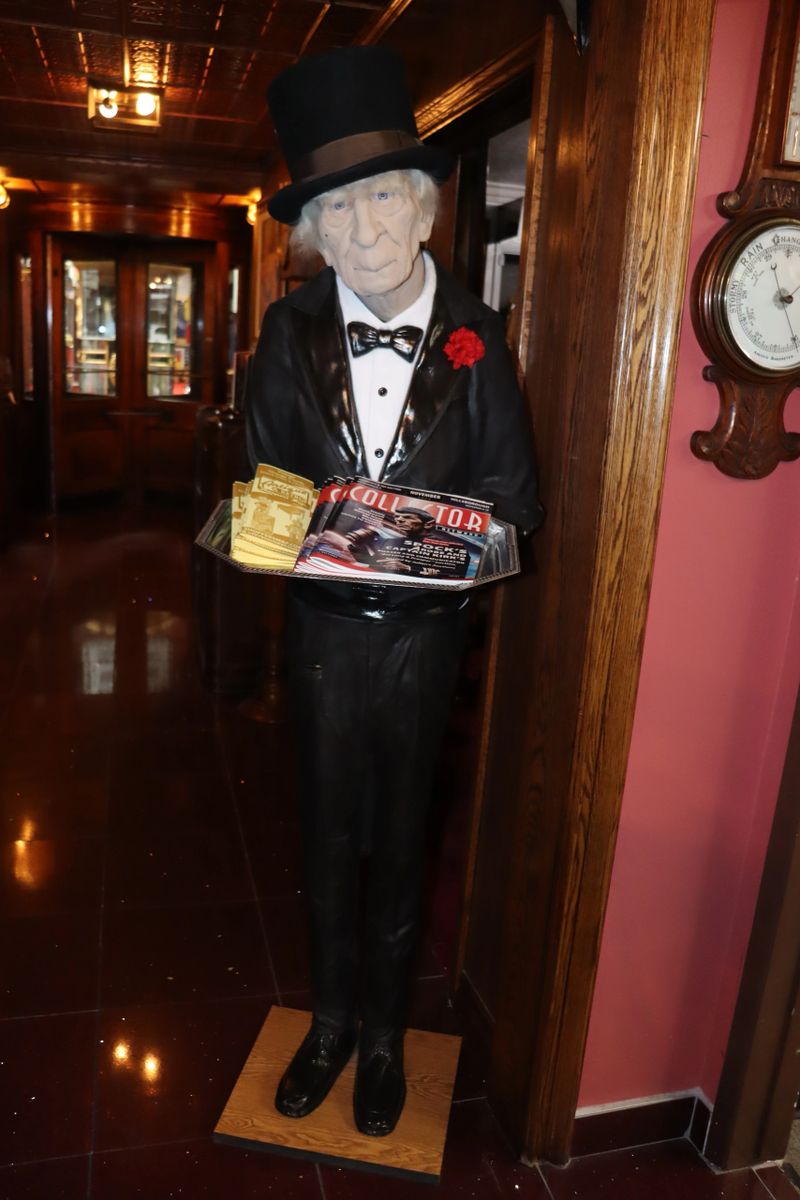 Butler Figure Halloween Statue