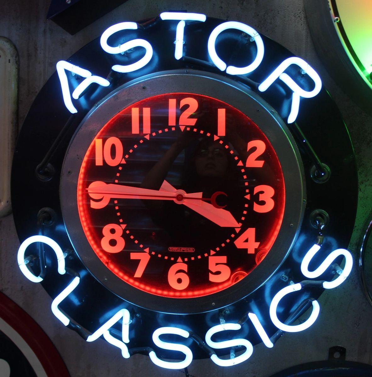 Astor Classic Neon Round Clock