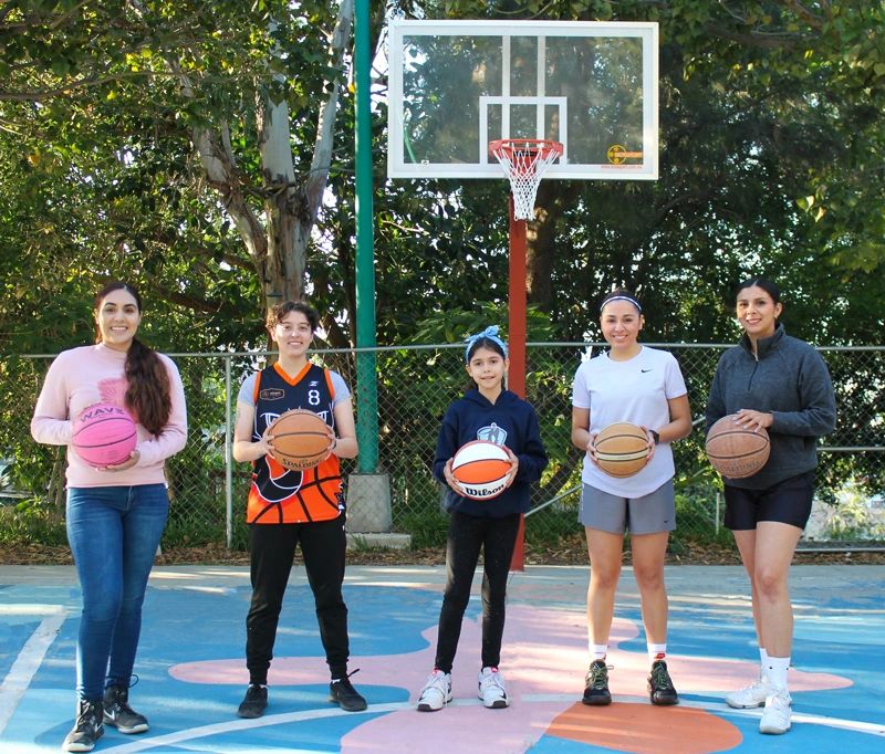 3 MUJERES DEMOSTRANDO EL PODER FEMENINO EN EL BASKETBALL