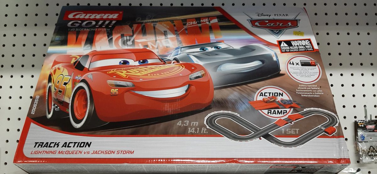 Disney Cars 3- Track Action