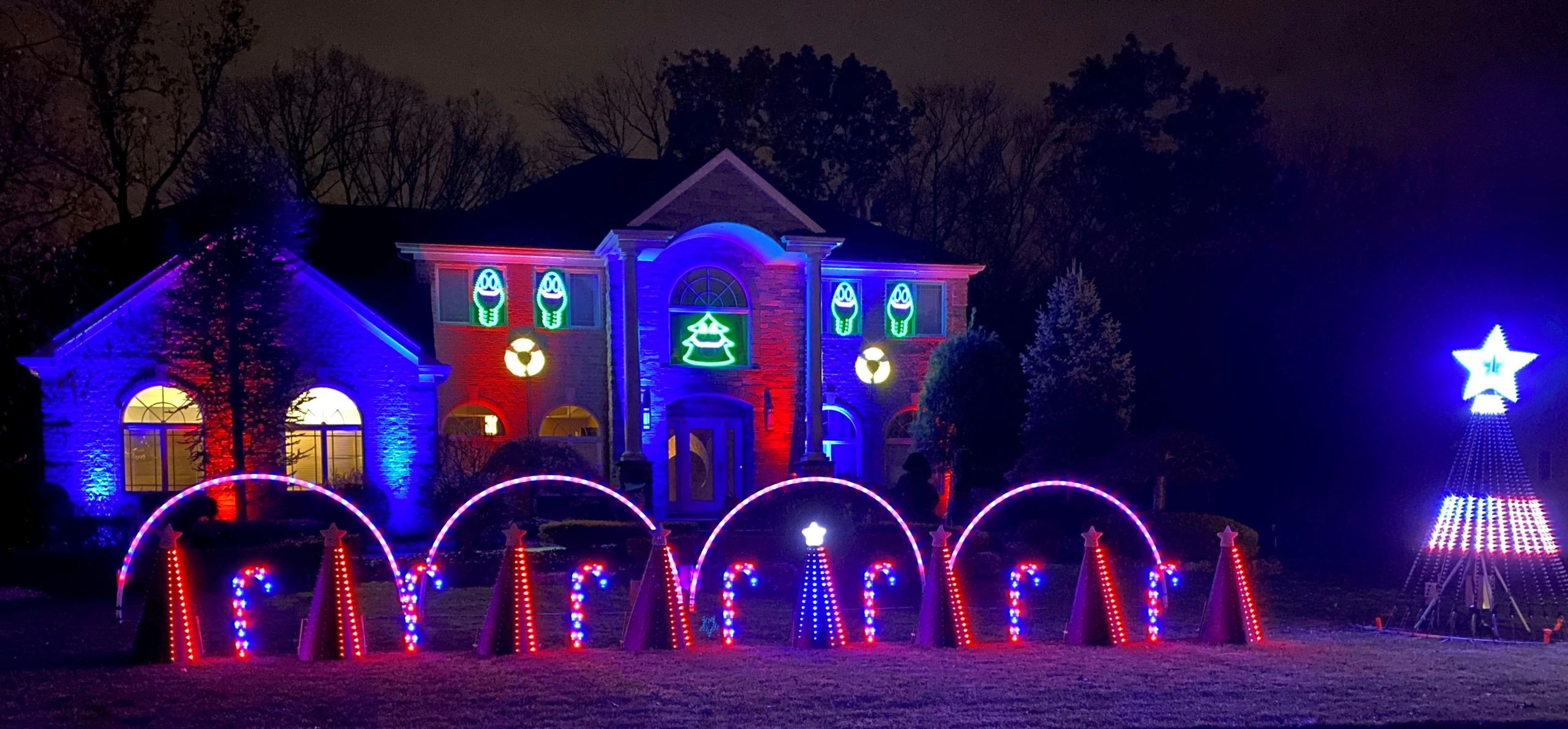 Lights On Valley View - Christmas Light Show - Freehold, New Jersey