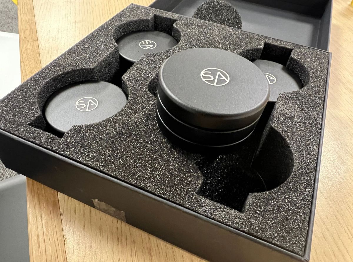 Stack Audio AUVA EQ component isolating feet