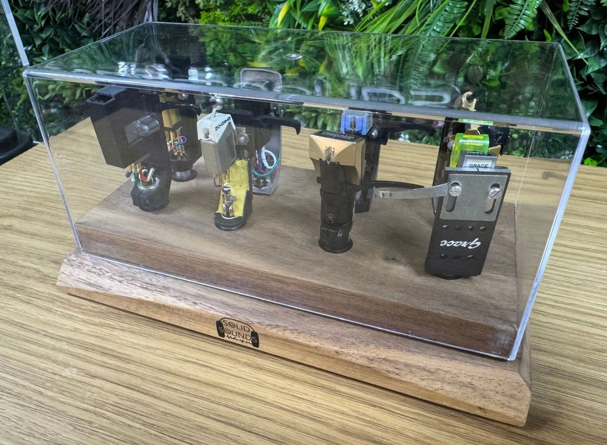 Solid-Sounds Prism turntable headshell display case
