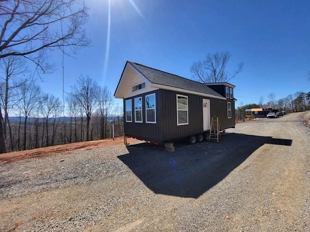 Welcome to Lakeland Ridge RV And Tiny Home Community