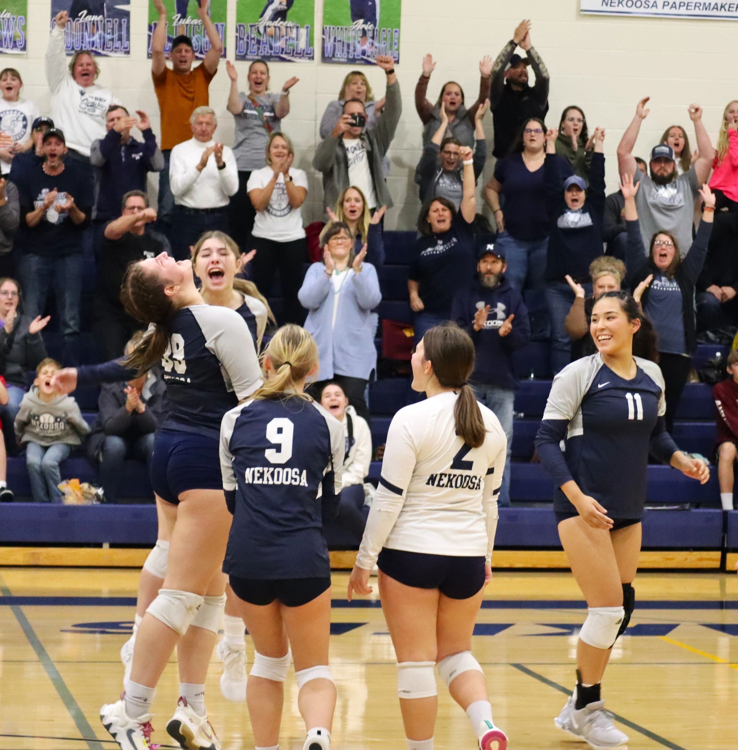 Papermakers win five-set thriller to advance.