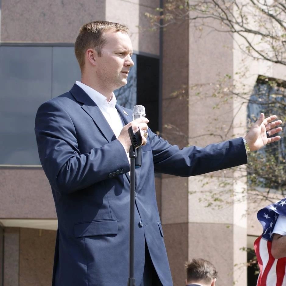 Allen Chesser - Home