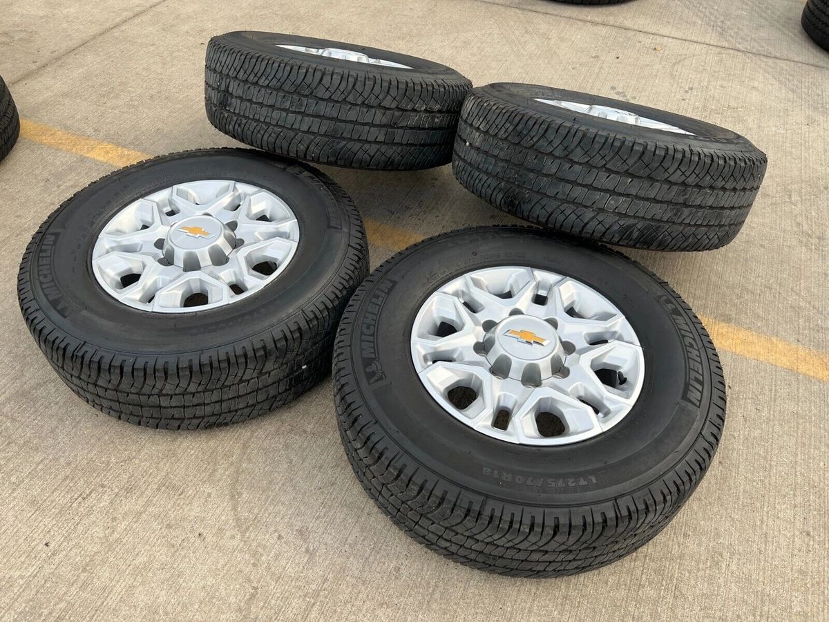 18" Chevy Silverado 2500 OEM TRAIL BOSS rims and tires