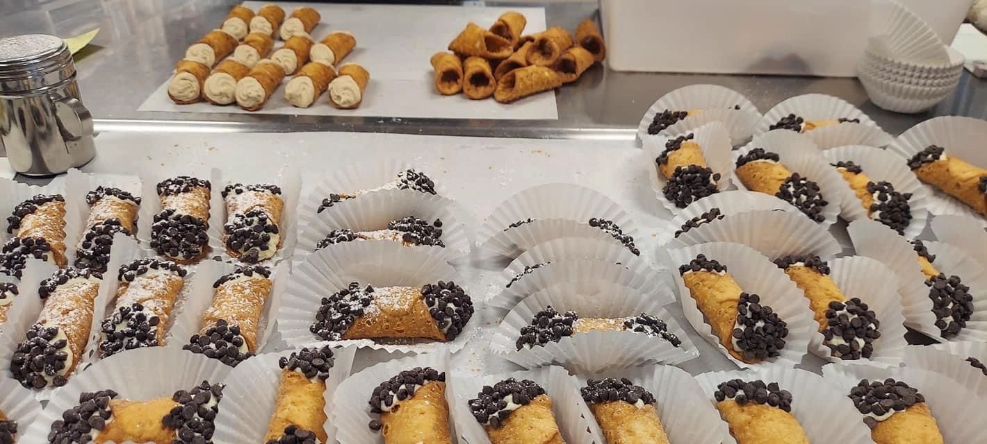 The Cannoli Stop - Cannolis, Cakes and Cupcakes, Subs and Calzones