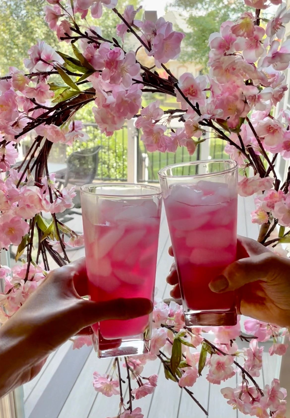A Healthy Alternative to the Starbucks Pink Refresher Drink