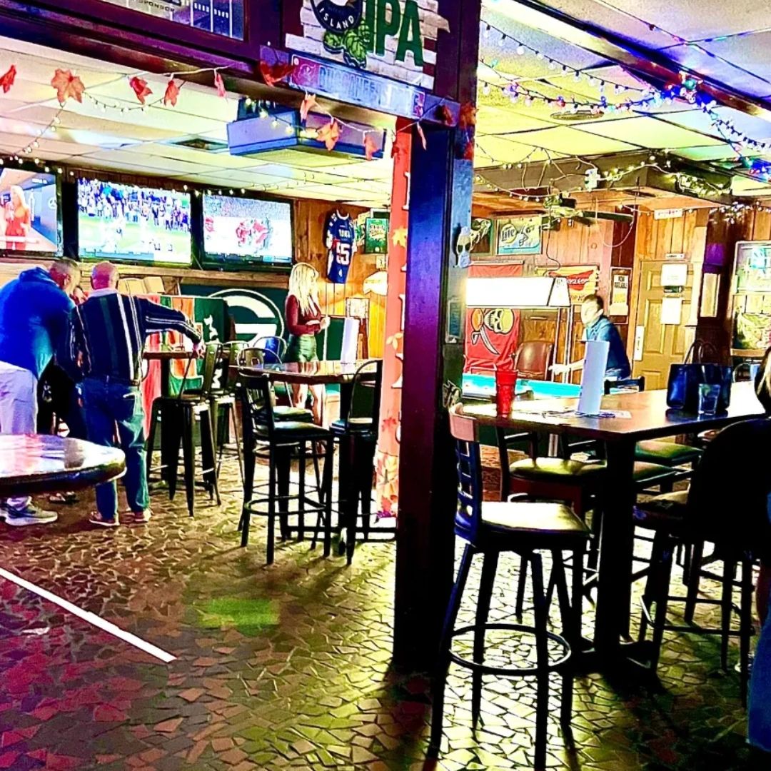 Best Sports Bar & Grill in Town | Longbar Pub & Grill