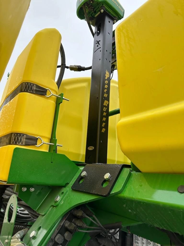 DWE-436TR *Torch-Runner* Center Mount Mast for 1775 Planters with Rinse ...