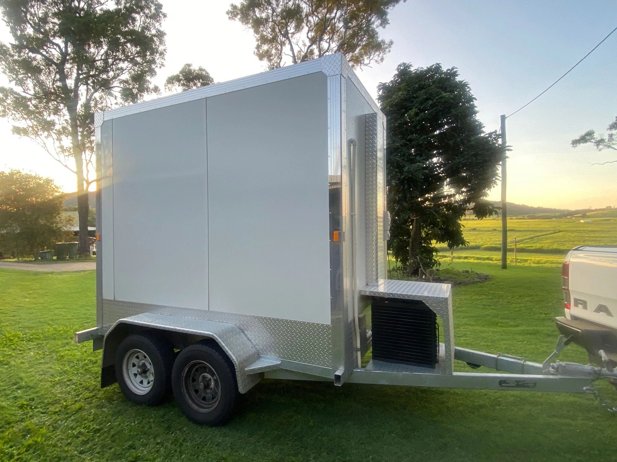Oasis Mobile Cold Room Hire! Cool Room's to beat the Mackay, Sarina and ...