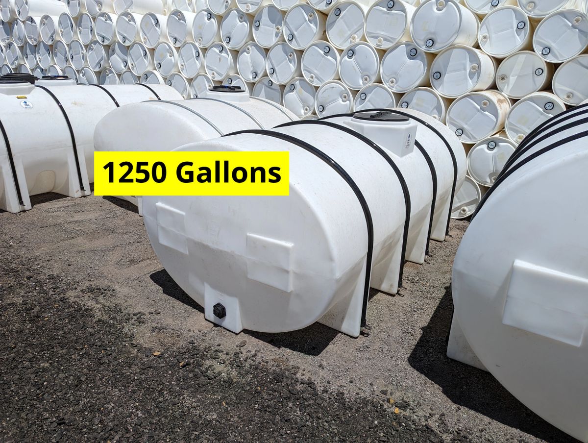 Wylie 1250 Gallon Elliptical Leg Water Hauling Tank (Pick Up Only)*