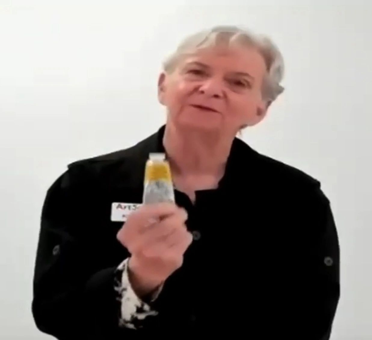 How to Read the Paint Label on a Tube of Watercolor Paints