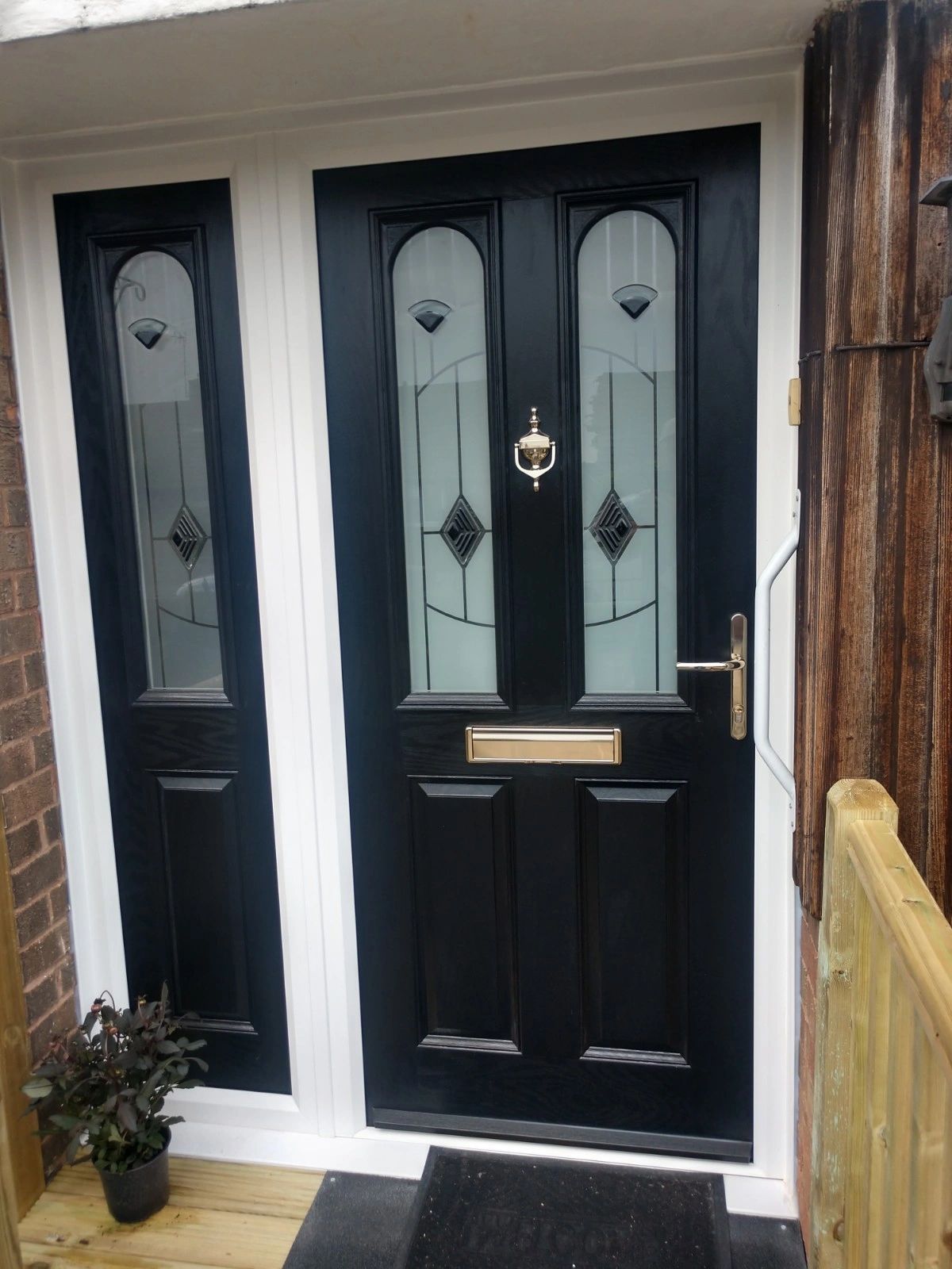 Choosing the right side panel for your new composite door