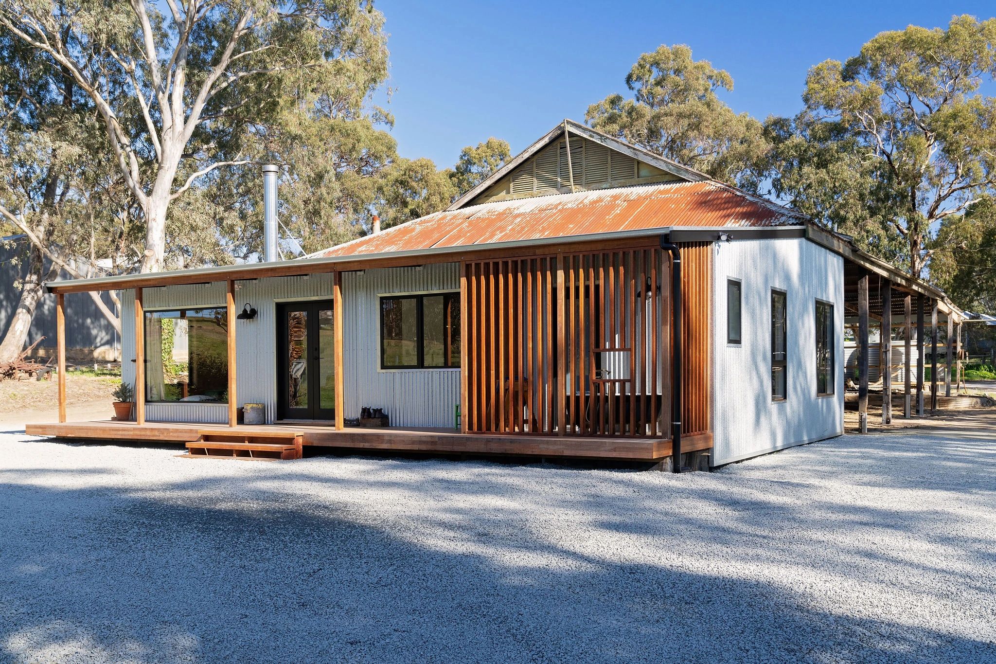 Pete's Shed, Oakbank - Farm Stay, Accommodation Adelaide Hills, Stay in ...