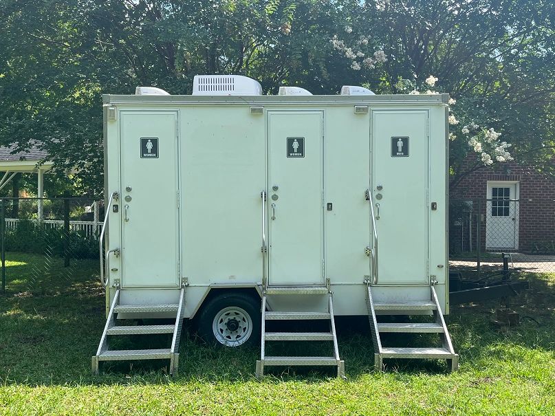 Luxury Portable Restrooms for Events | Privy Executive Restrooms