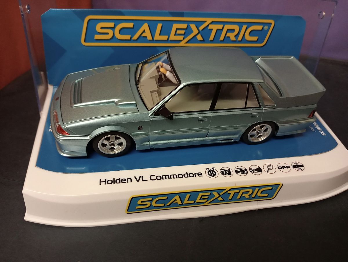 Scalextric C4456 Holden Commodore panorama silver Australian Release