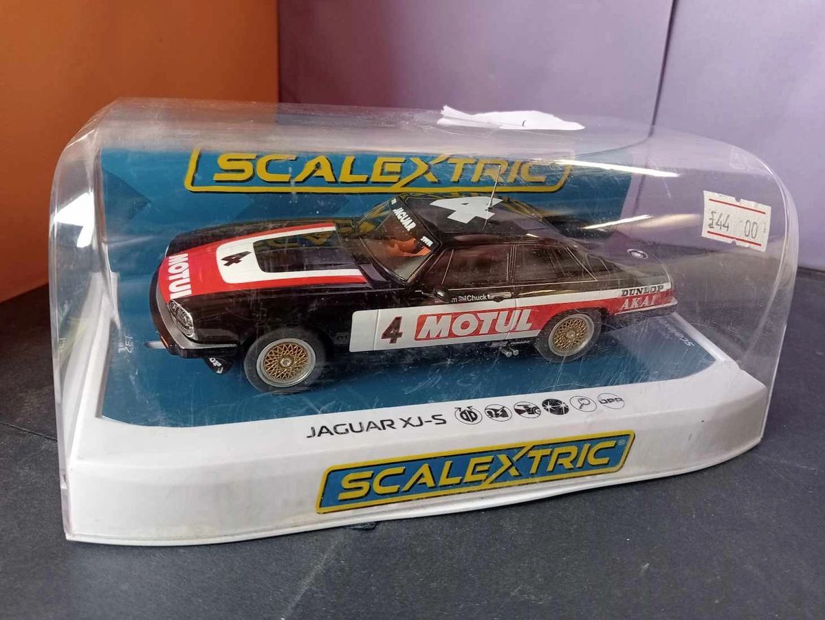 Scalextric C4261 Jaguar xjs spa 24hrs 1982