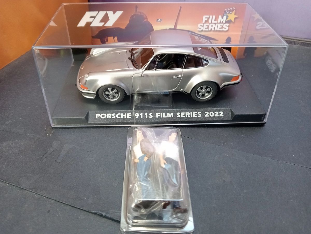 Fly E2065 Porsche 911 with 2 figures